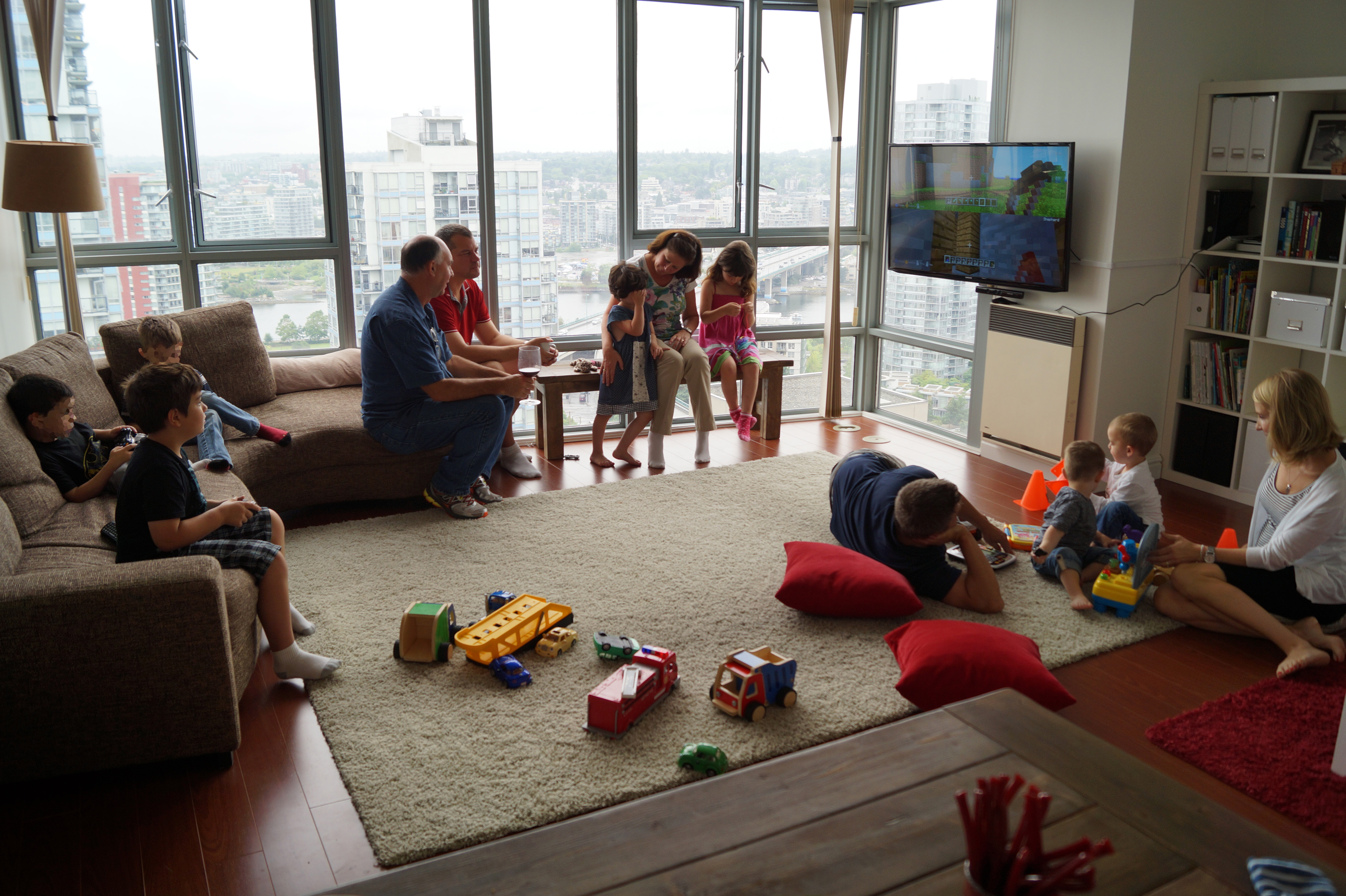 How To Rent a Family Friendly Condo | 5 Kids 1 Condo